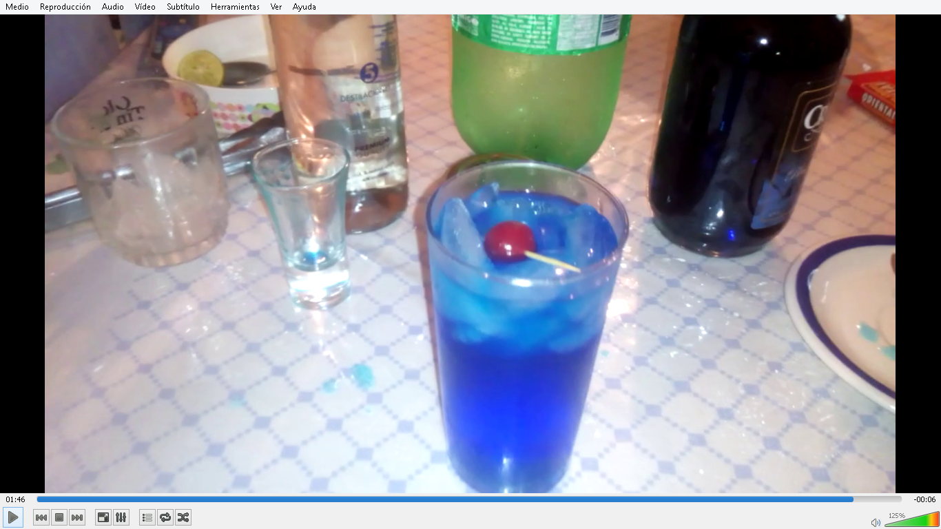 KAVIBAR COCTELES CON AMOR: Vodka con Curaçao Azul Blue Lagoon - Laguna ...