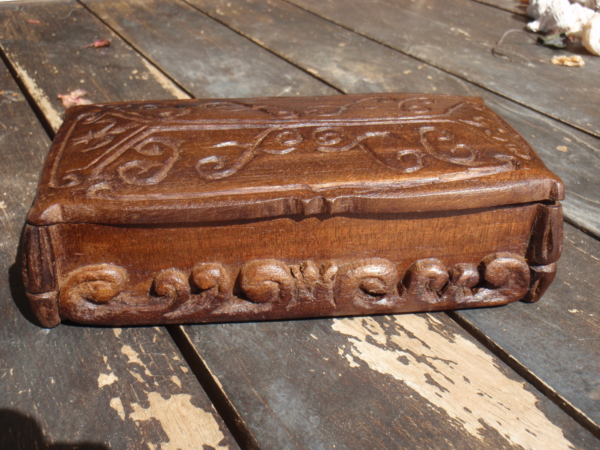 Box with wave-shaped embellishments