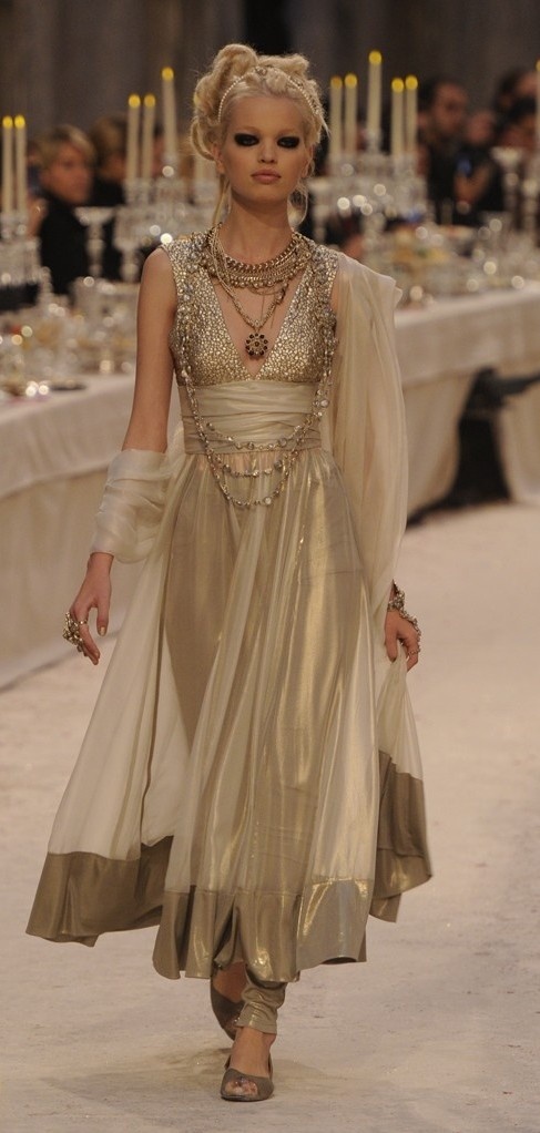 Hablando de moda.: Áureo y Dorado.