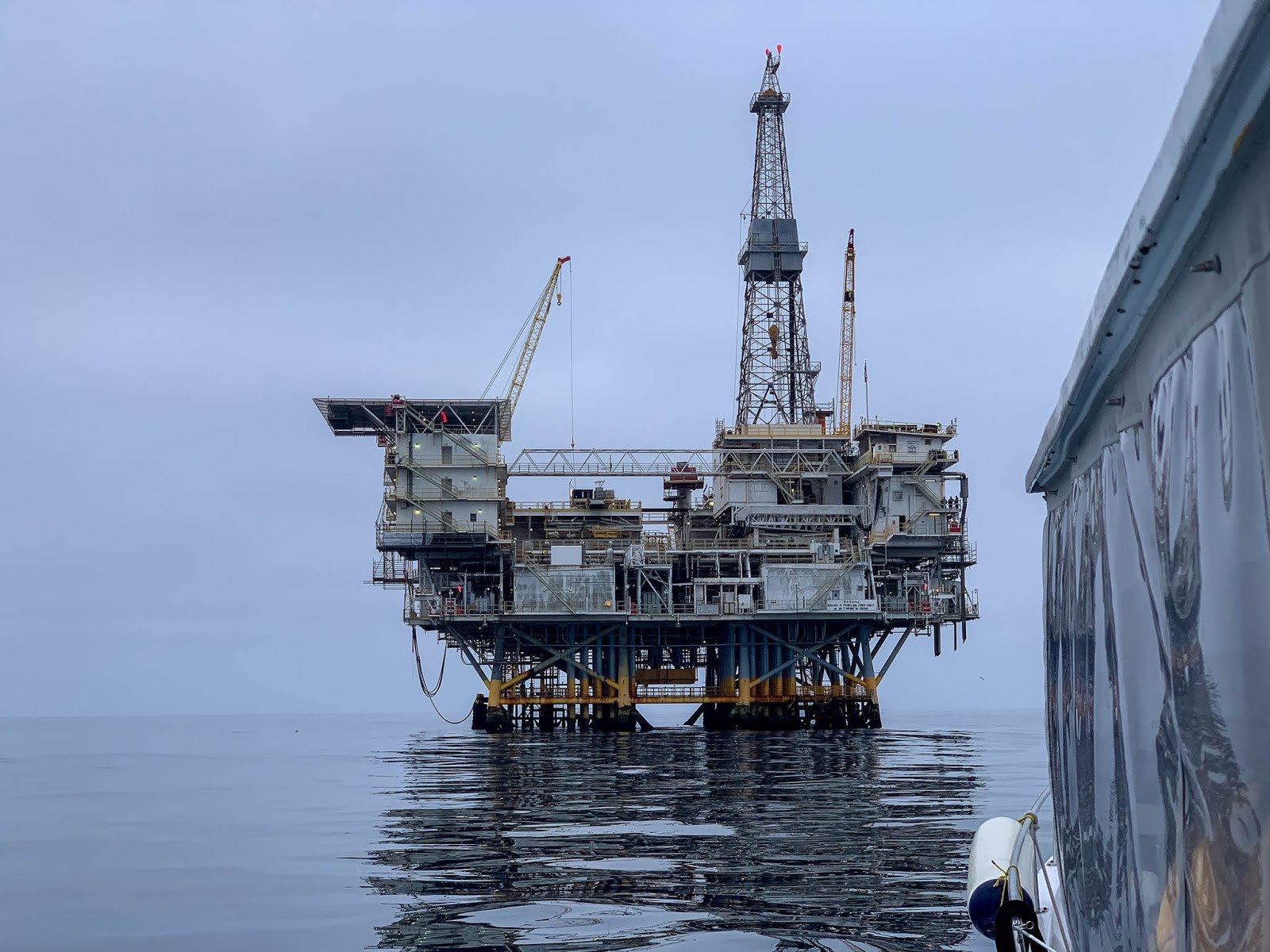Diving Eureka & Ellen Oil Rigs With The Asante Dive Boat - First Church ...