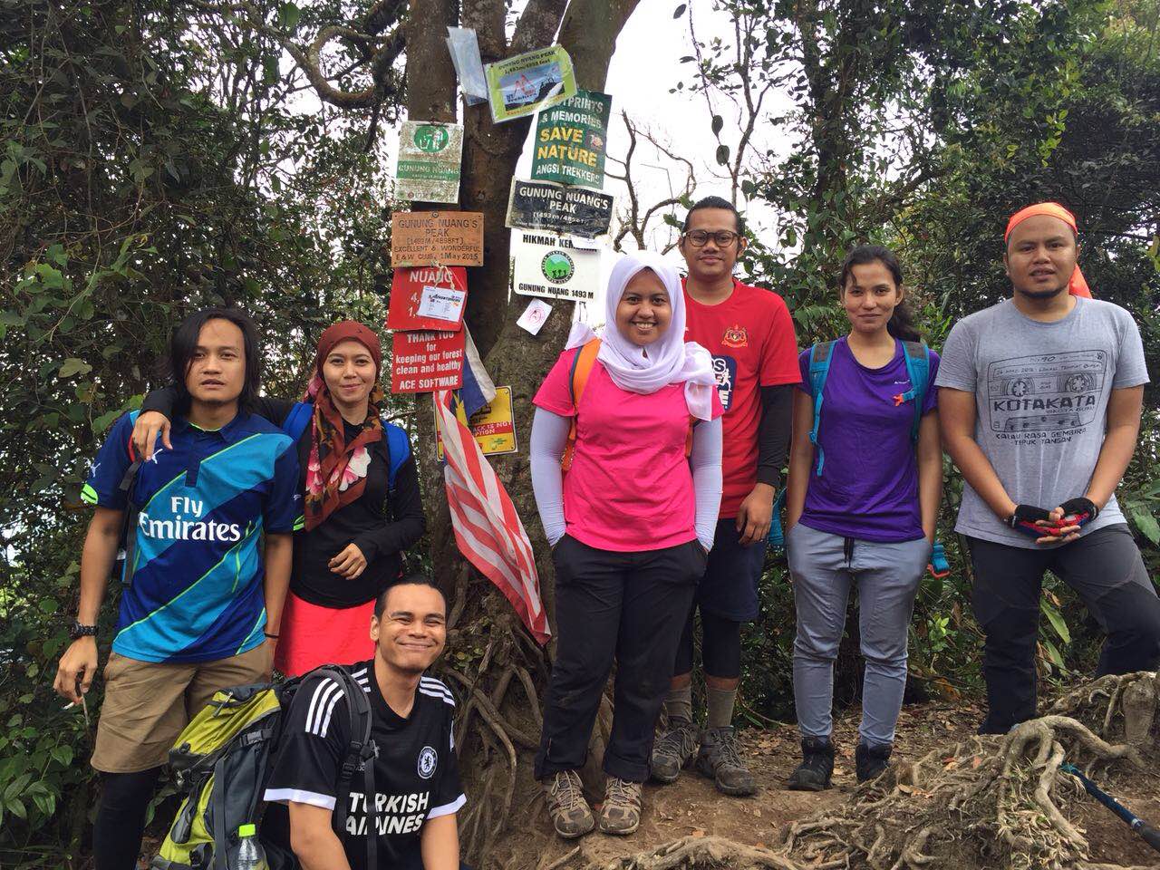 Aloy Paradoks Menulis