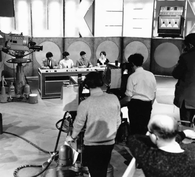 Carta de ajuste: Juke Box Jury, juzgando éxitos musicales en la BBC