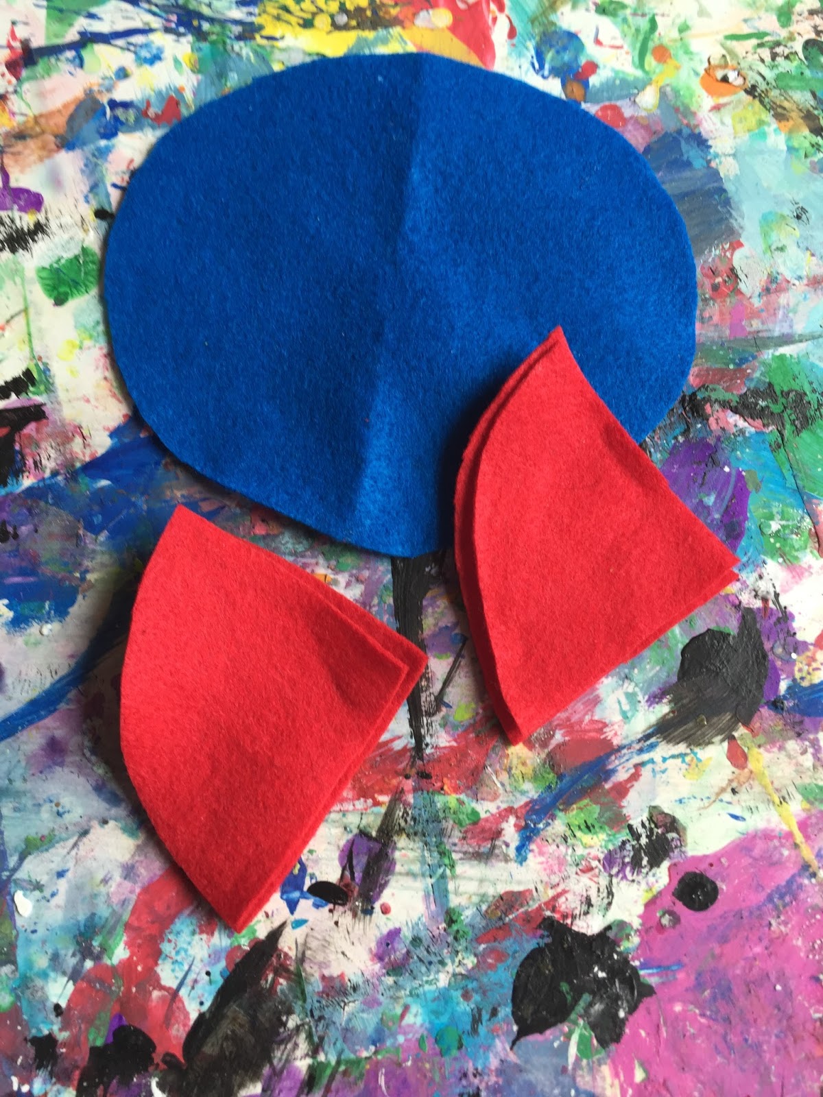 Mini Monets and Mommies: Kids' Math Activity: Beach Ball Felt Fractions