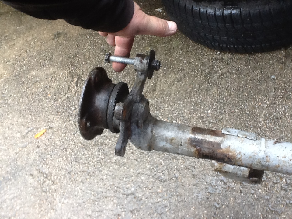 VANISHING POINT: SAAB 900 BROKEN REAR AXLE REPARATION