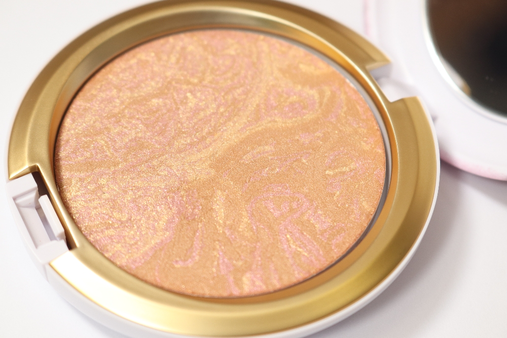 MacKarrie Beauty Style Blog: MAC Electric Wonder Iridescent Powder