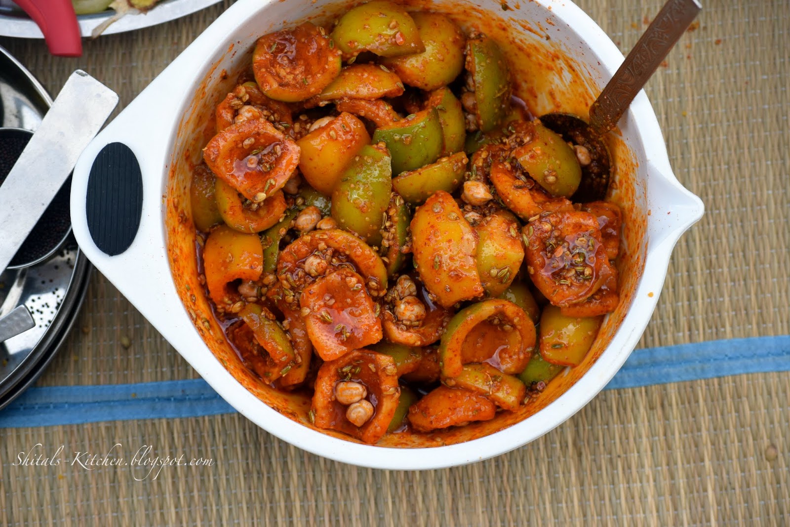 Shital's-Kitchen: Loquat Pickle