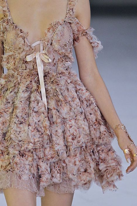 S in Fashion Avenue: TREND ALERT: FRILLS & RUFFLES