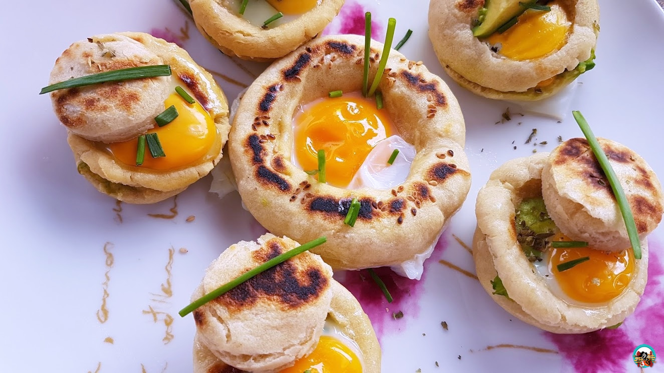 Pan a la sartén con huevo y aguacate - ¡Huele Bien!