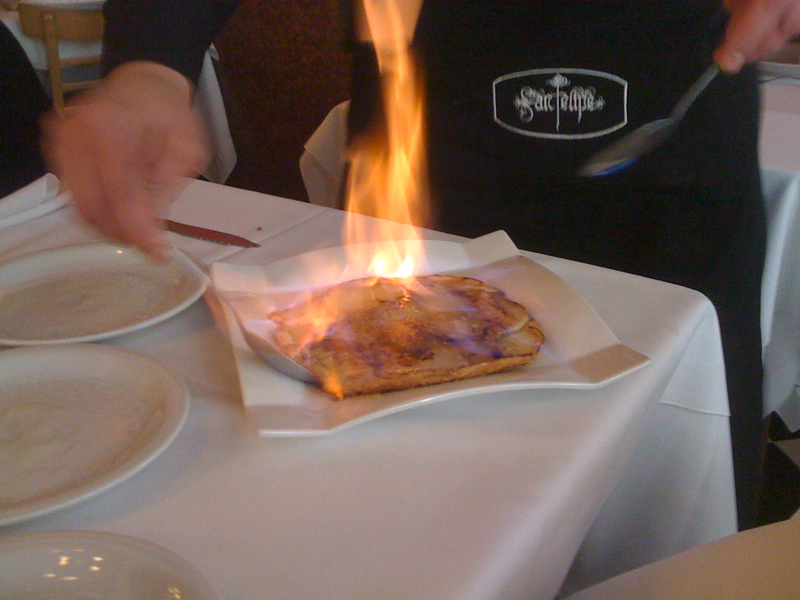 SALPICON DE NANNO: panqueque de manzana flambeado al rhum