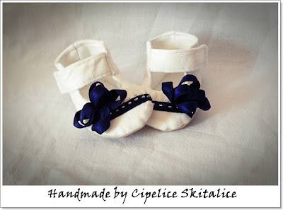 Bebi Cipelice Handmade: Bijele cipelice za bebe plus modni dodaci