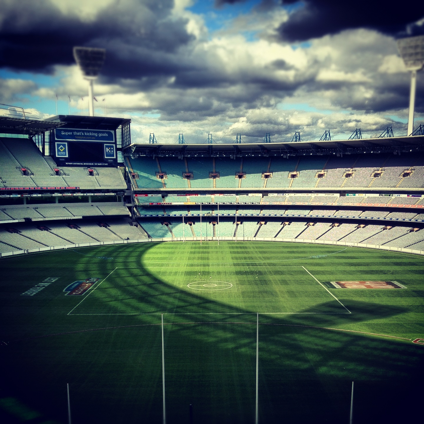 Melbourne Cricket Ground: One Of The Largest Stadium In The World ...