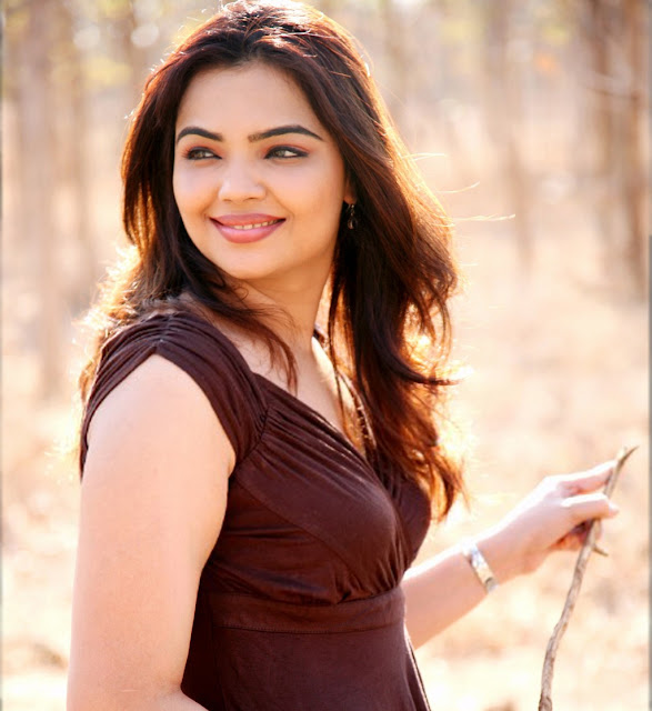 Aashi Thakur Hot Bikini Image Gallery, Images, Photos, Pics - Cinemagigs