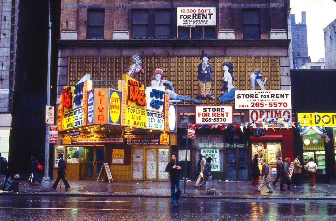 19 Interesting Photographs That Show a Colorful Time Square in the Late ...