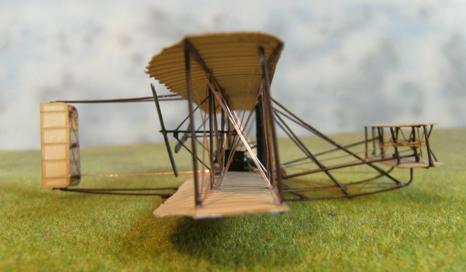 Happyscale-Modellbau: Wright Flyer - papermodel ( and wire ) 1:72