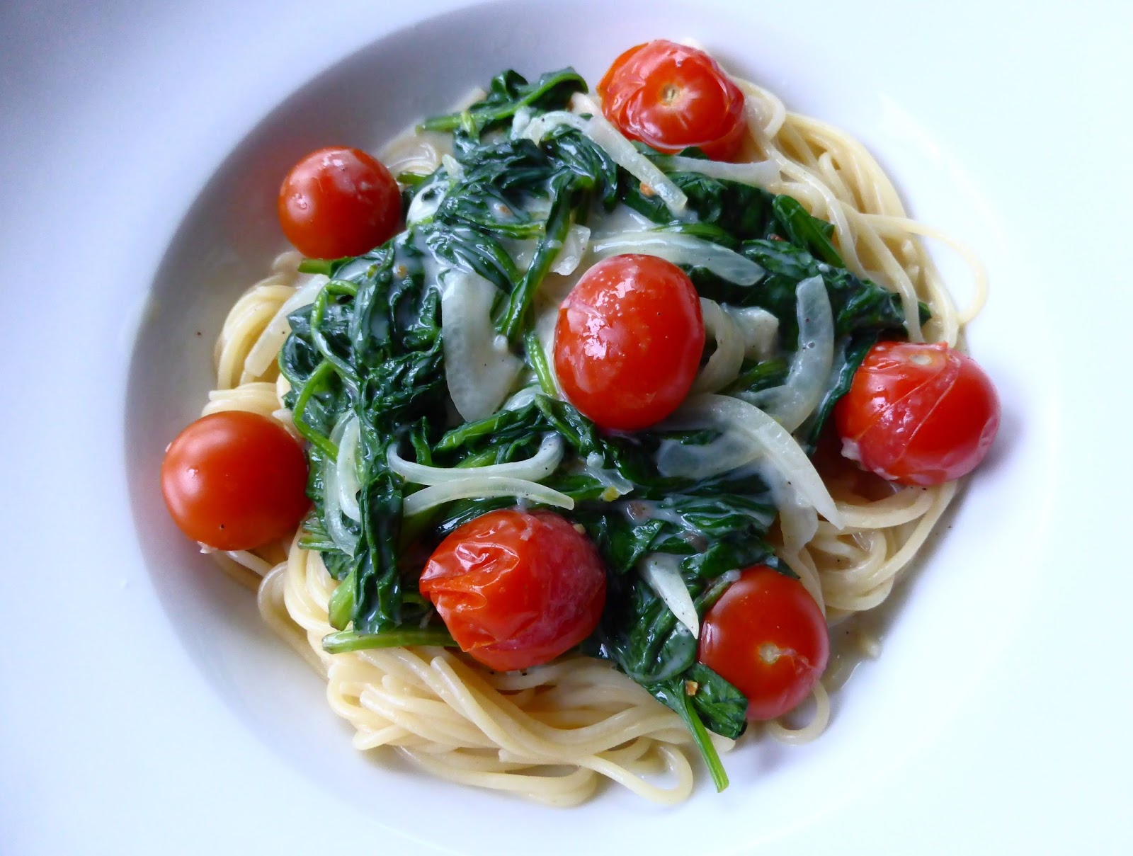VEGAN - GO FOR IT: SPAGHETTI MIT SPINAT-TOMATEN-SAHNESAUCE