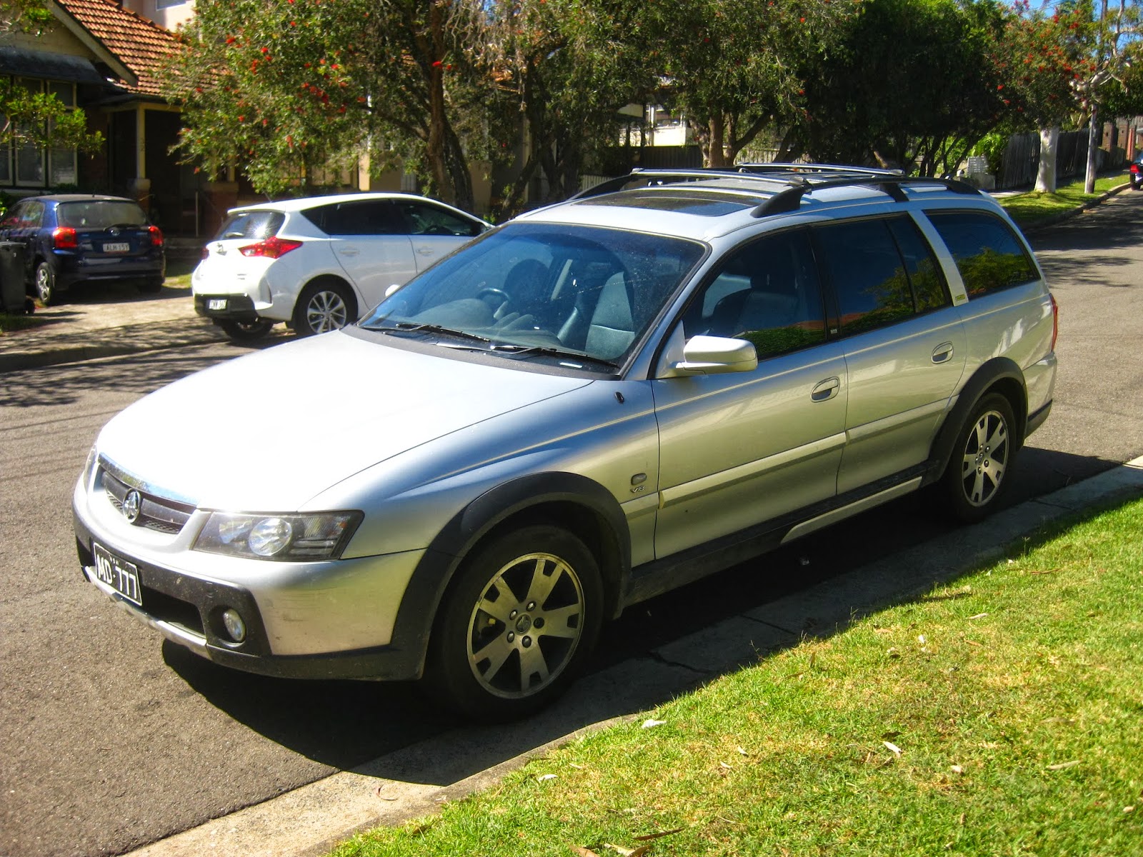 Aussie Old Parked Cars: 2005 Holden VZ Adventra LX8