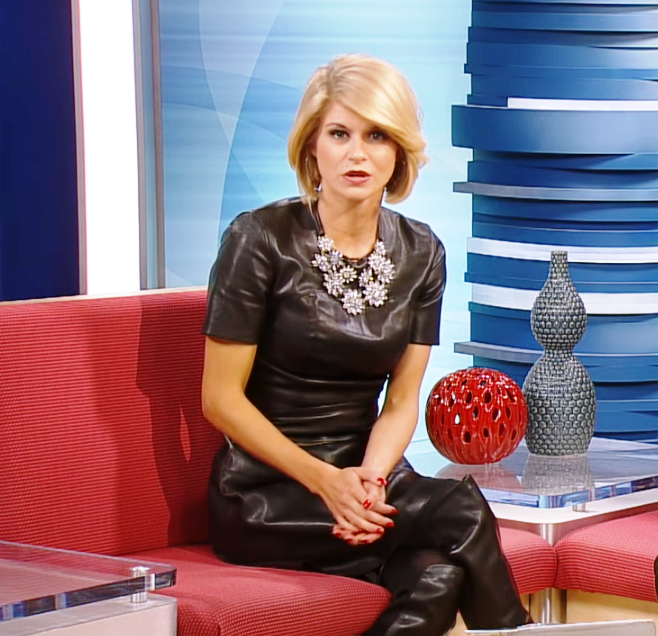 THE APPRECIATION OF BOOTED NEWS WOMEN BLOG : liz collin