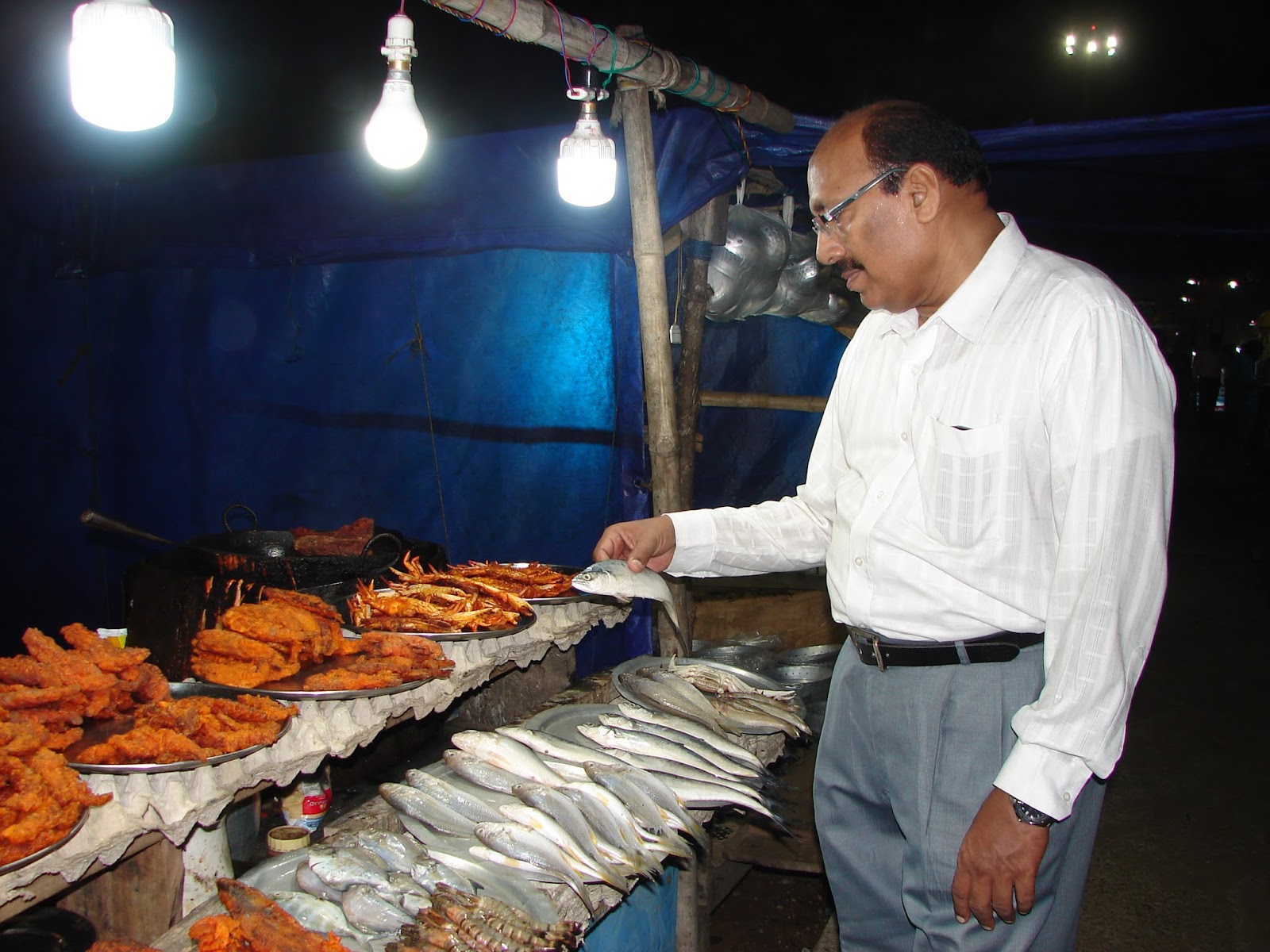 Raghu's column!: Seafood along Marine drive and the beach in Puri.