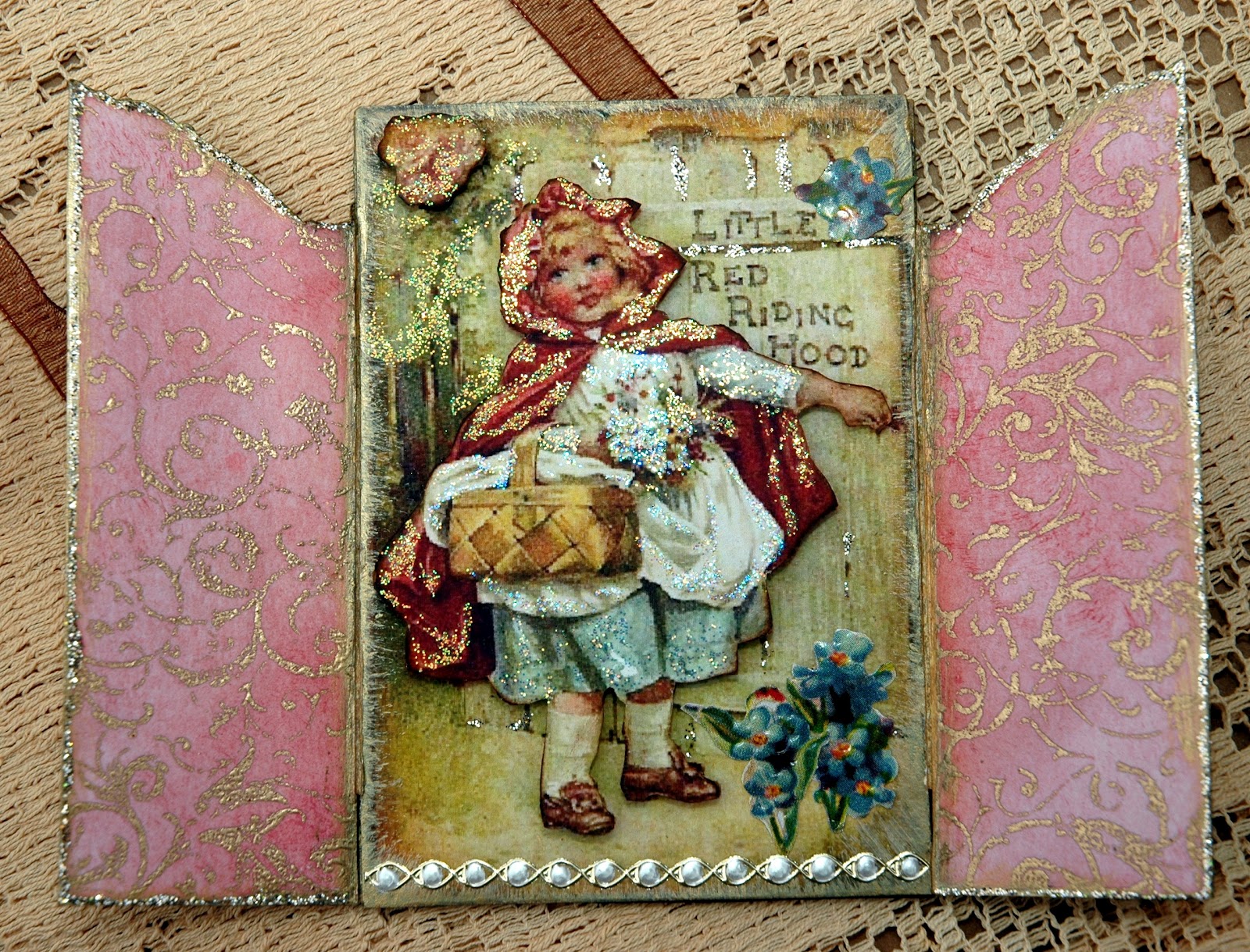 CREATIVITY IS CONTAGIOUS: SPARKLE