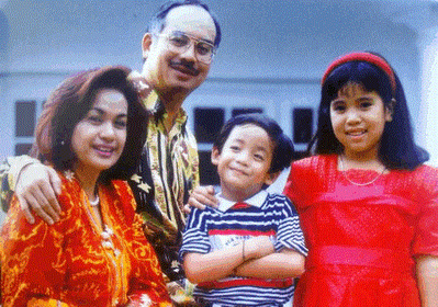 Gambar PM Najib & Rosmah Masa Muda - HOTLIPS CORNER