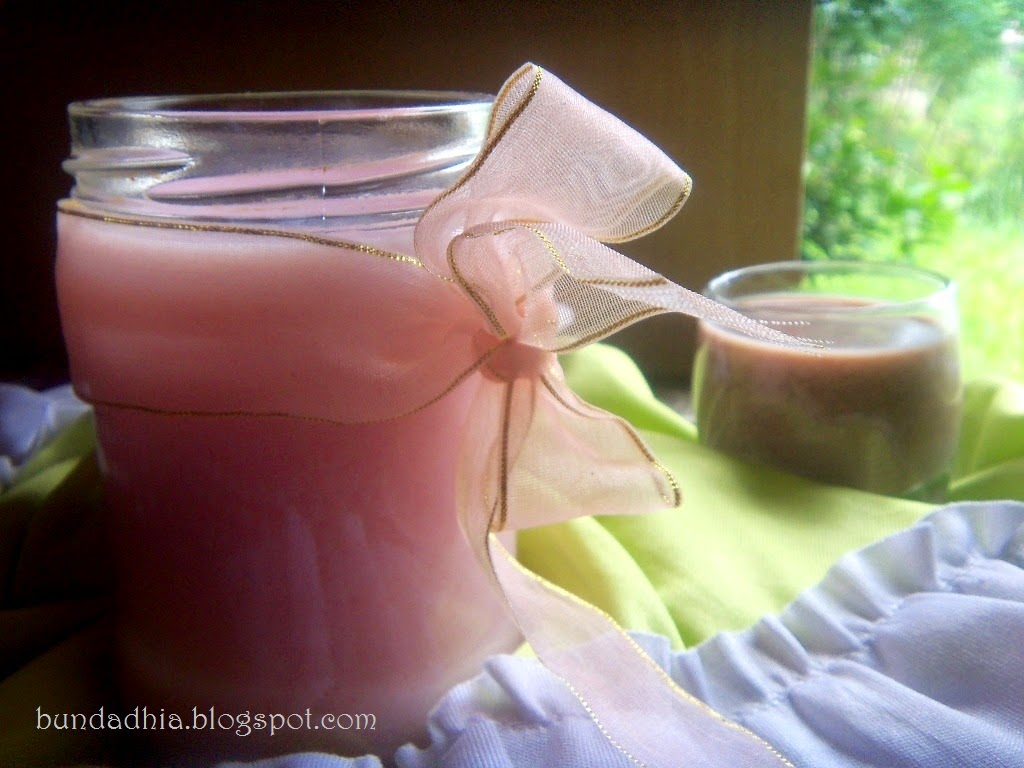 3. Segera tuangkan ke dalam cetakan atau wadah kesukaan si kecil ...