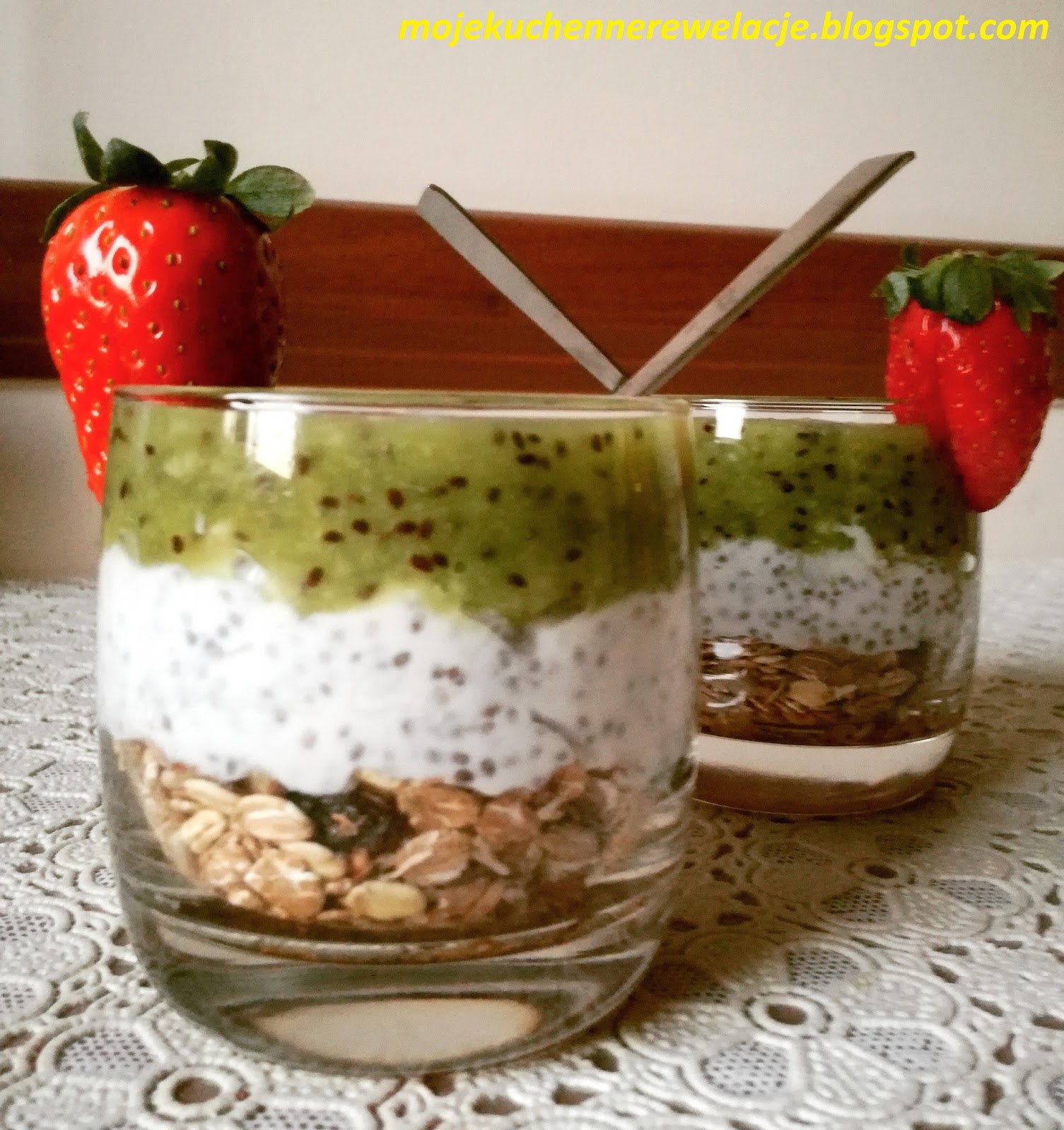 Moje Kuchenne Rewelacje : Chia pudding z musli i musem kiwi