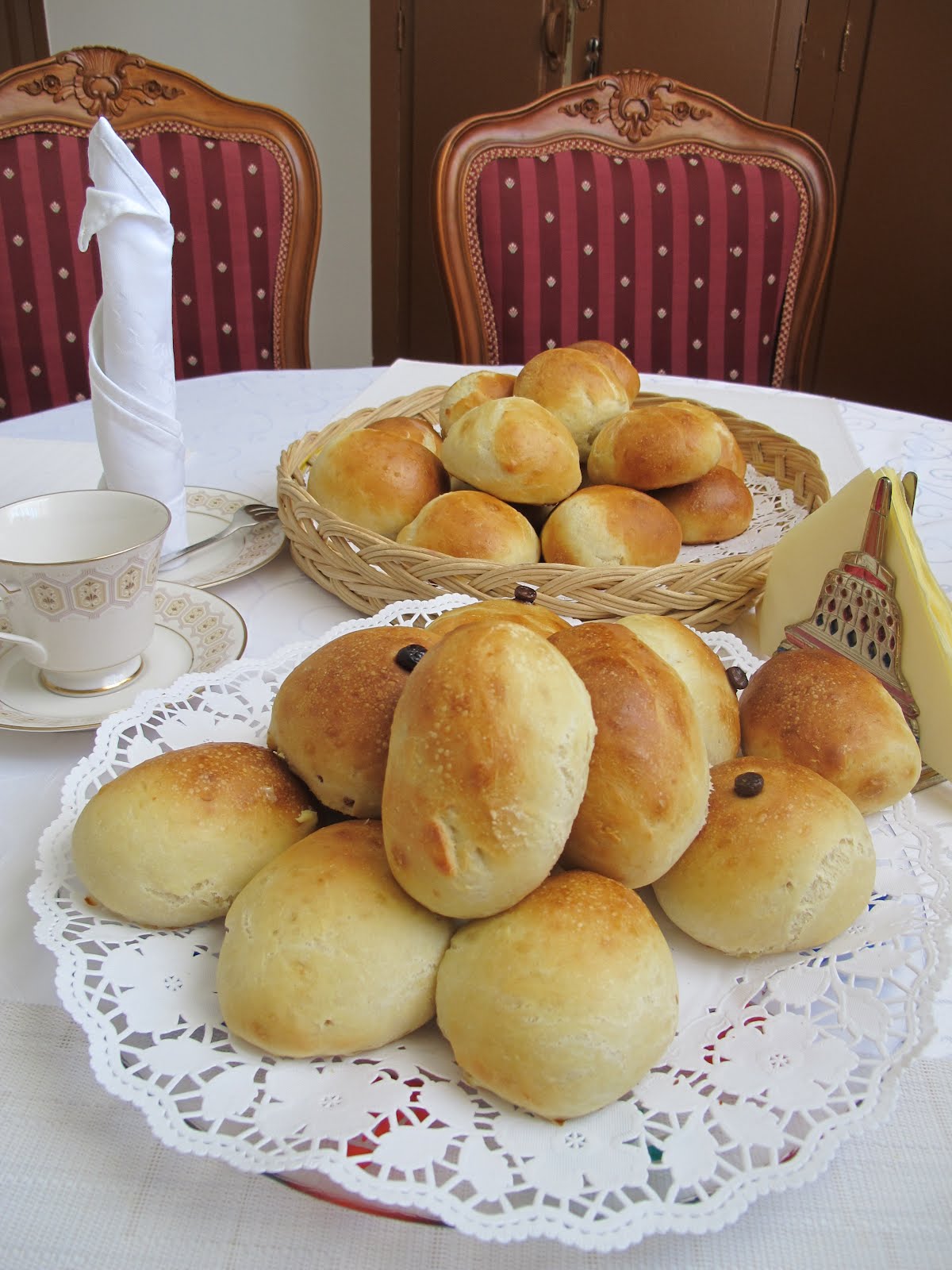 Kreasi Dapur Iis Sukendar: Roti bulat lembut (Dinner Roll)