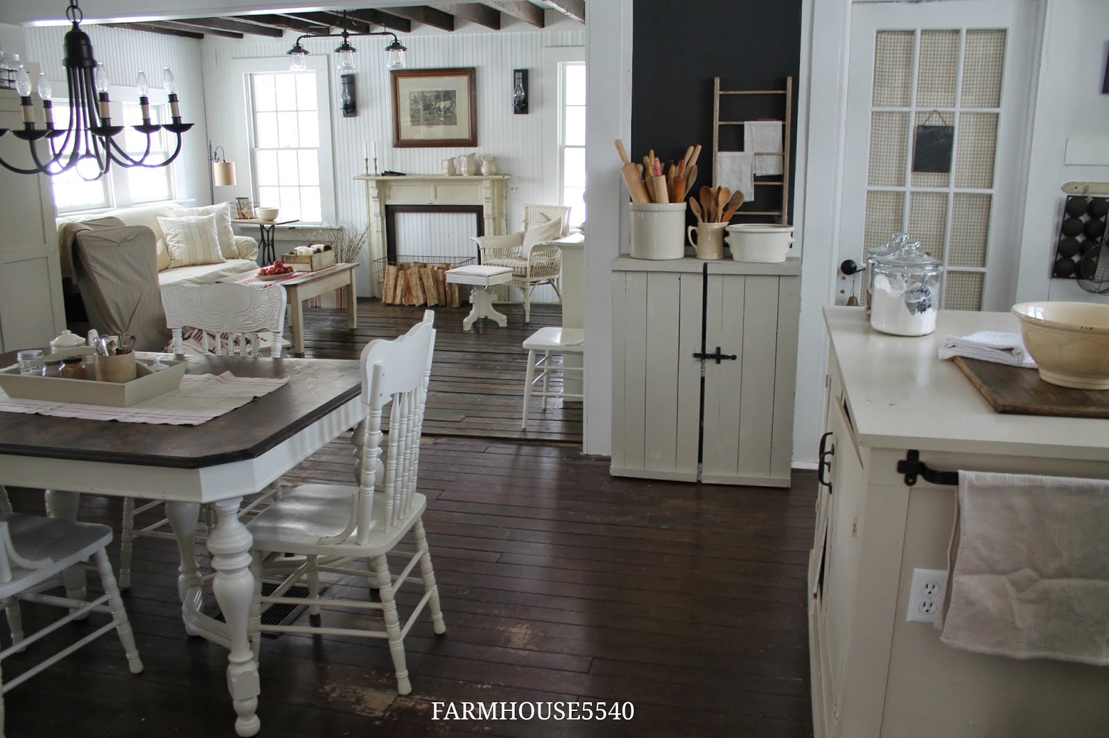 FARMHOUSE 5540: Family Room Part Three