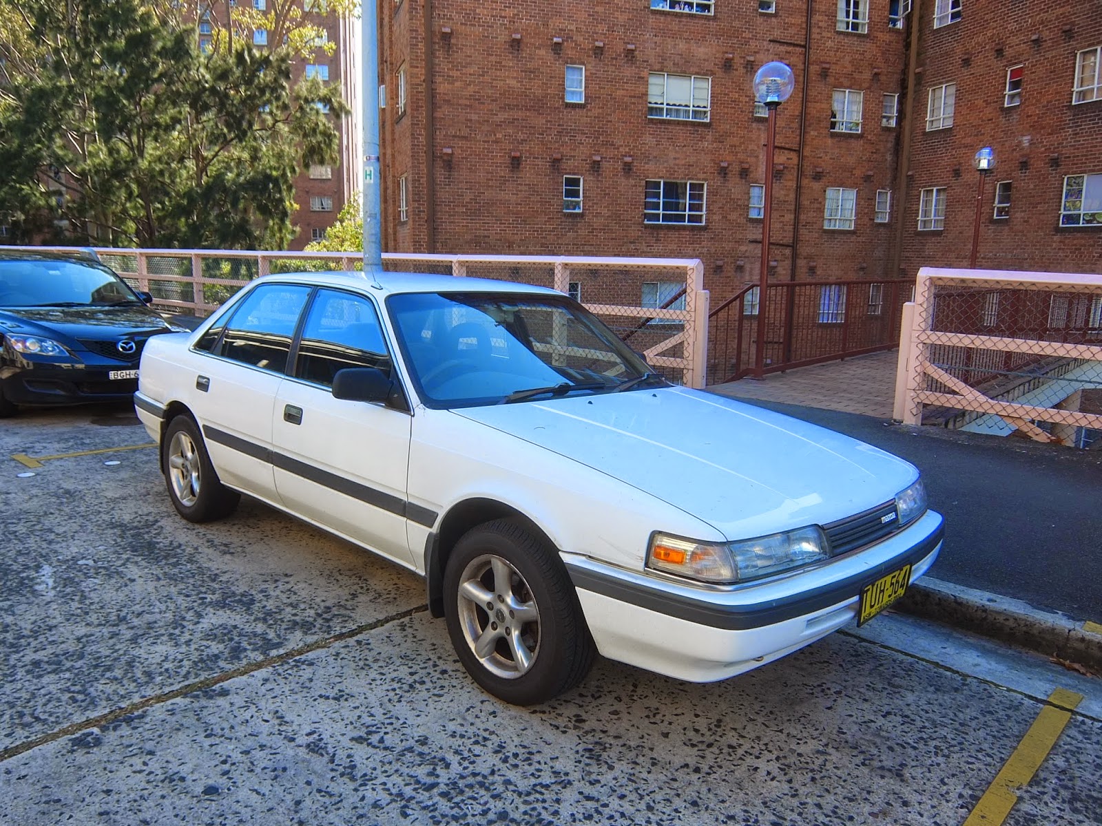 Aussie Old Parked Cars: 1990 Mazda 626 GD SII 2.2i Sedan