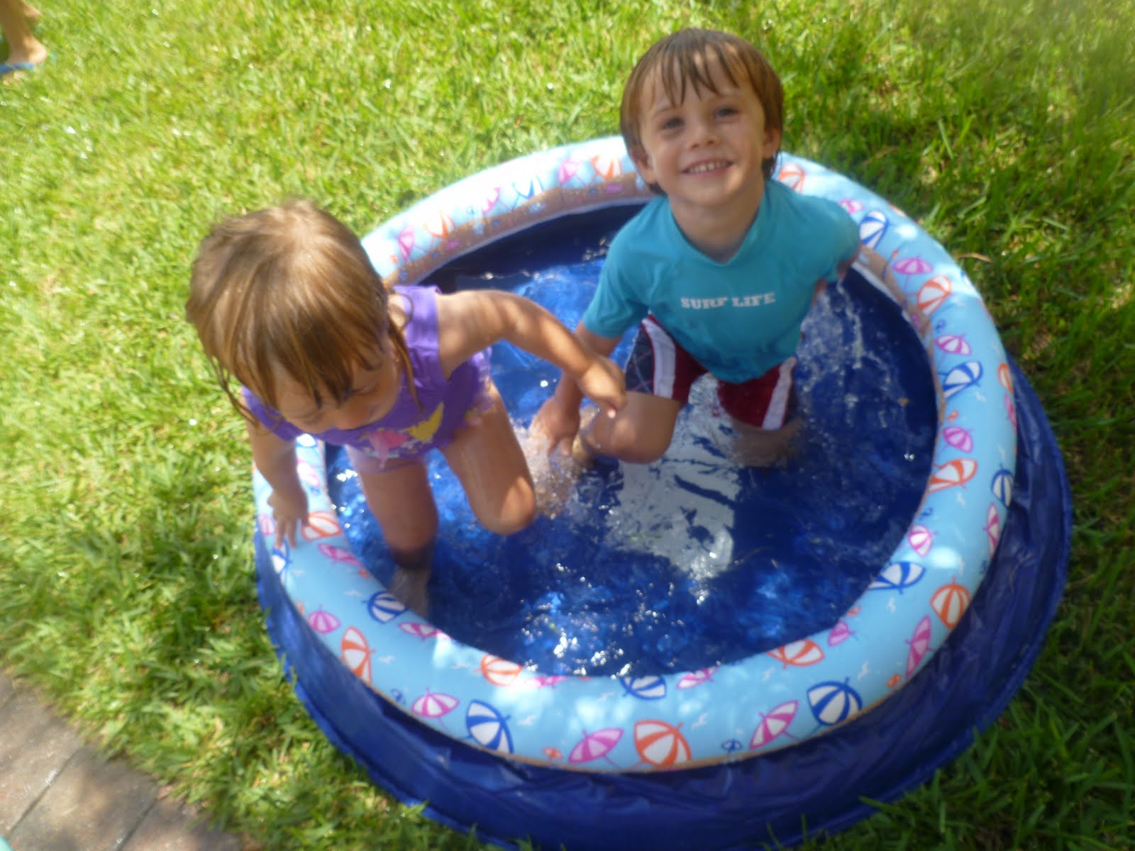 AQUA LEISURE - SPRAY ZONE T-BALL SPRINKLER & 60" POP UP POOL REVIEW ...