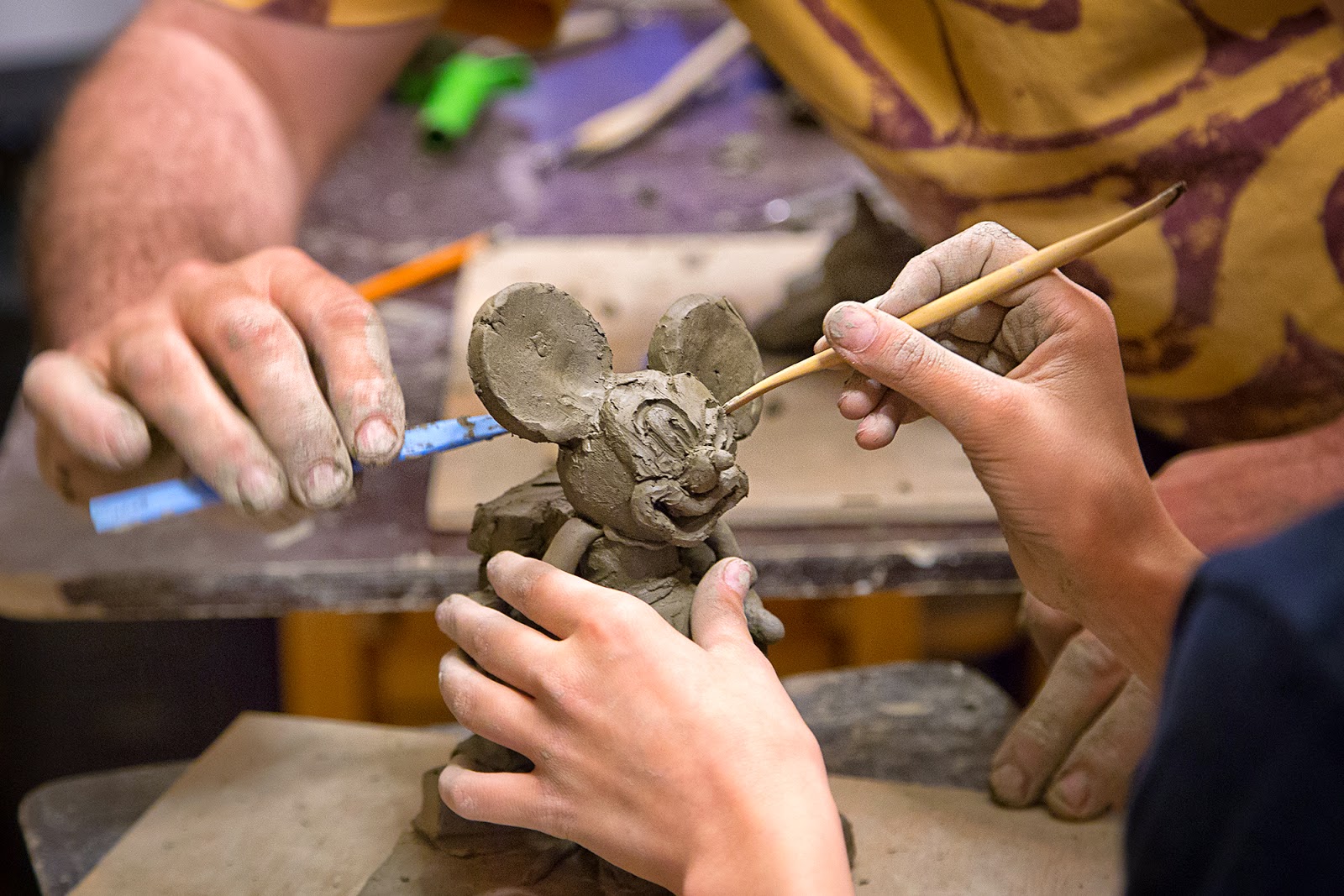 Cursuri de modelaj în lut: Mickey Mouse din lut