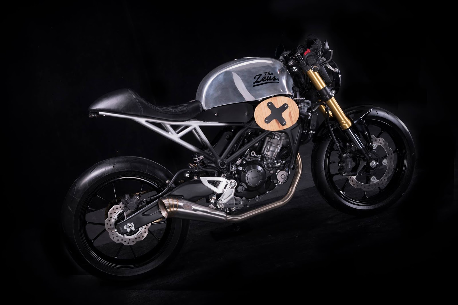 "The X-Racer" CB150R / Zeus Custom