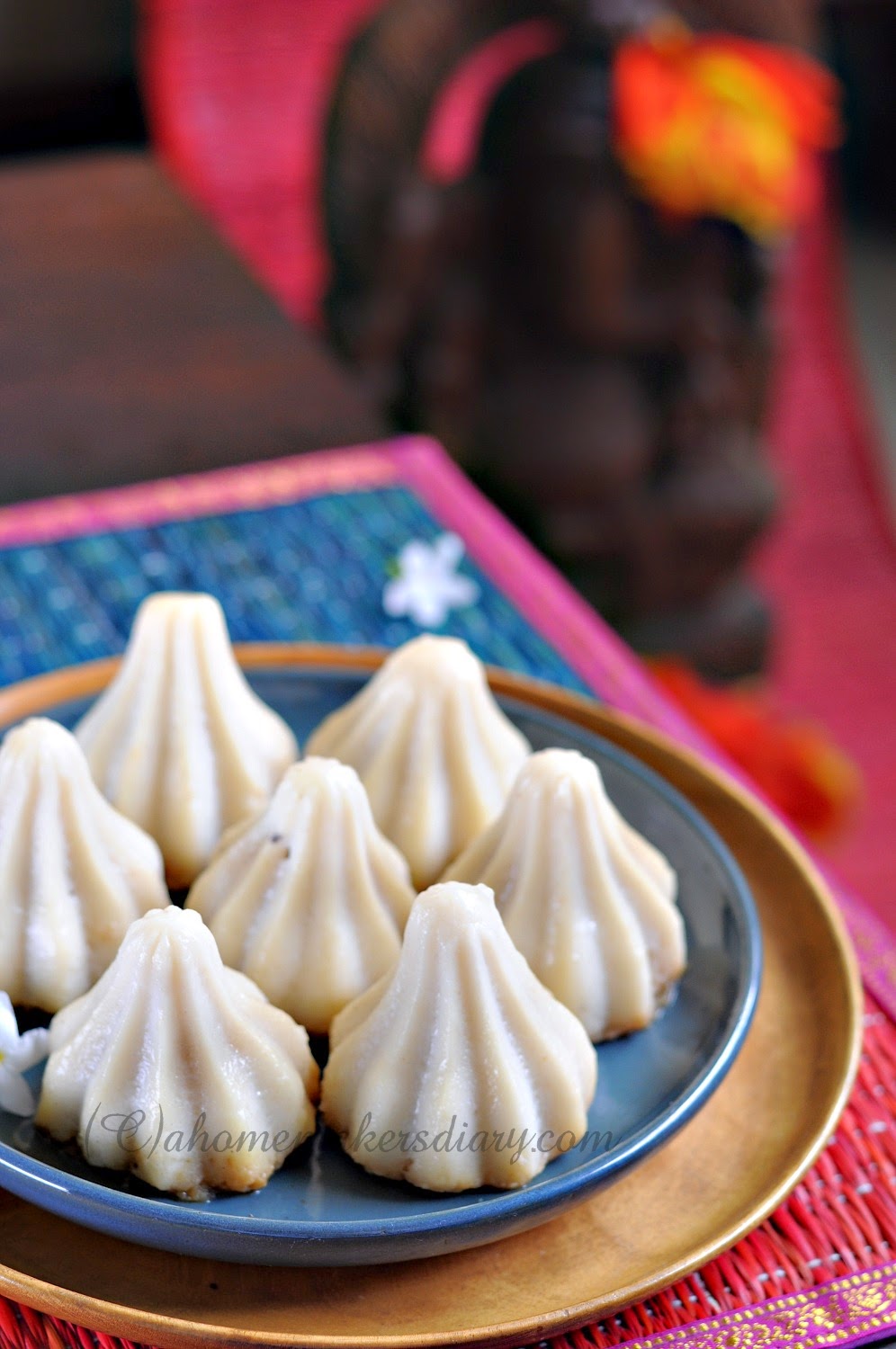 Ukadiche Modak with Nolen gur (step by step method) - A Homemaker's Diary