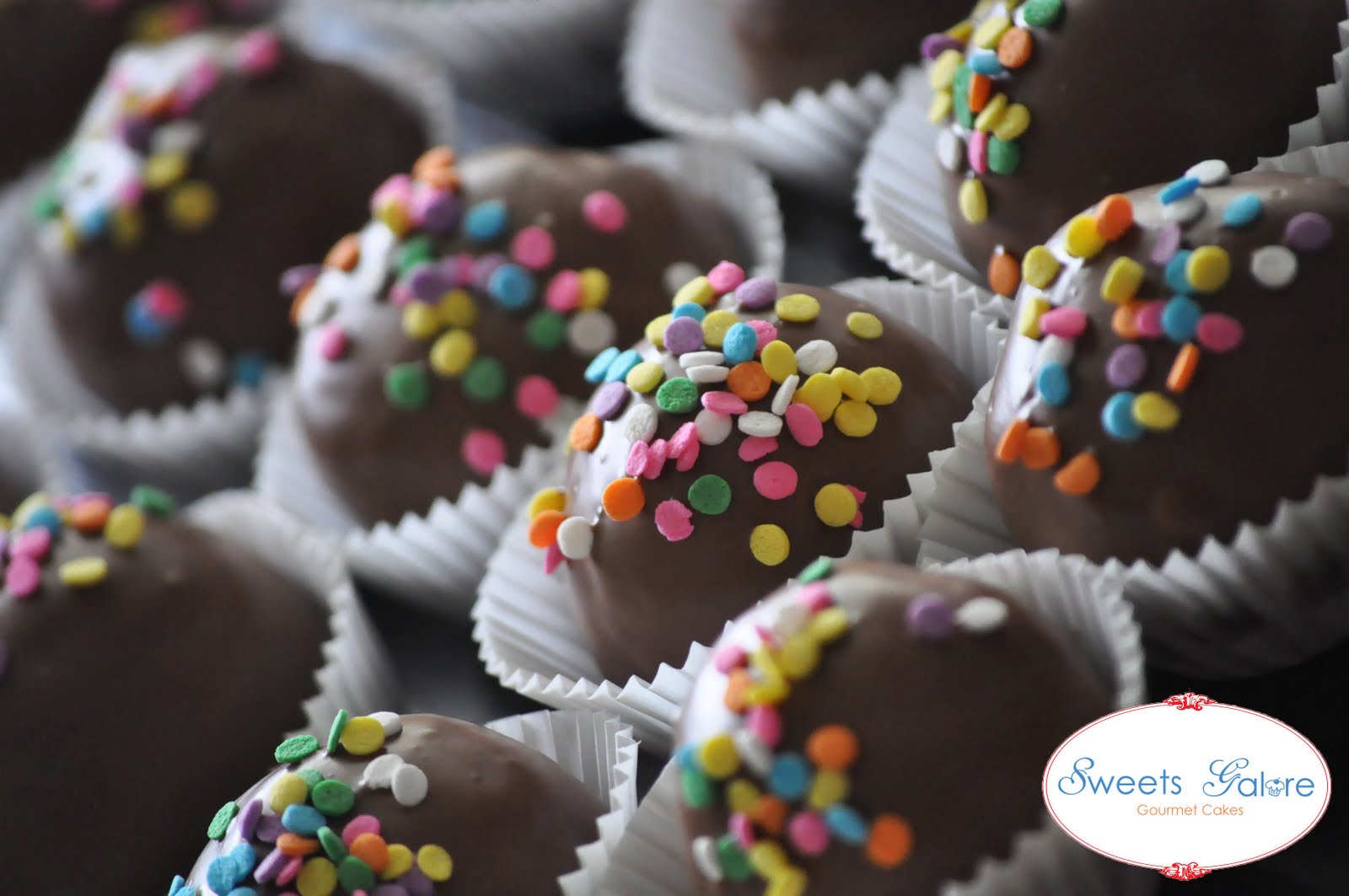 Sweets Galore: Sprinkled Cake Bites!