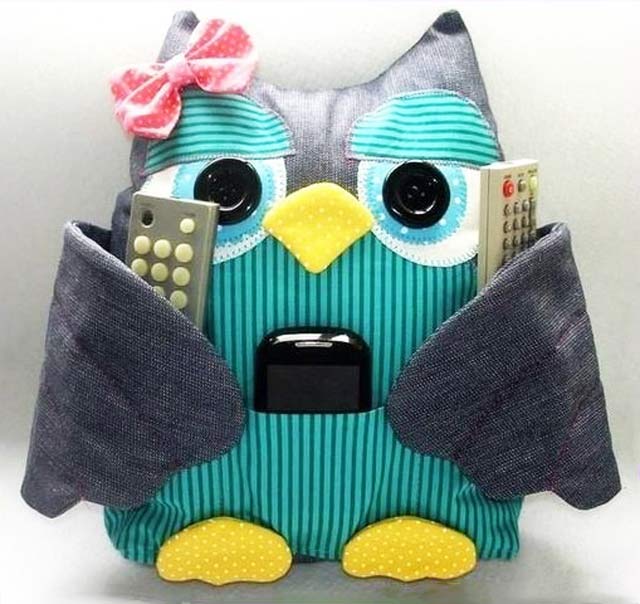 2 in 1 - Pillow + Remote Holder ( Free Pattern)