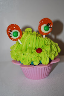 How to.... do something: How to make pretty monster cupcakes