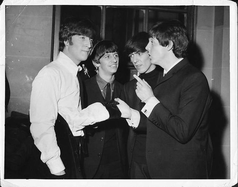 Meet the Beatles for Real: Backstage meeting