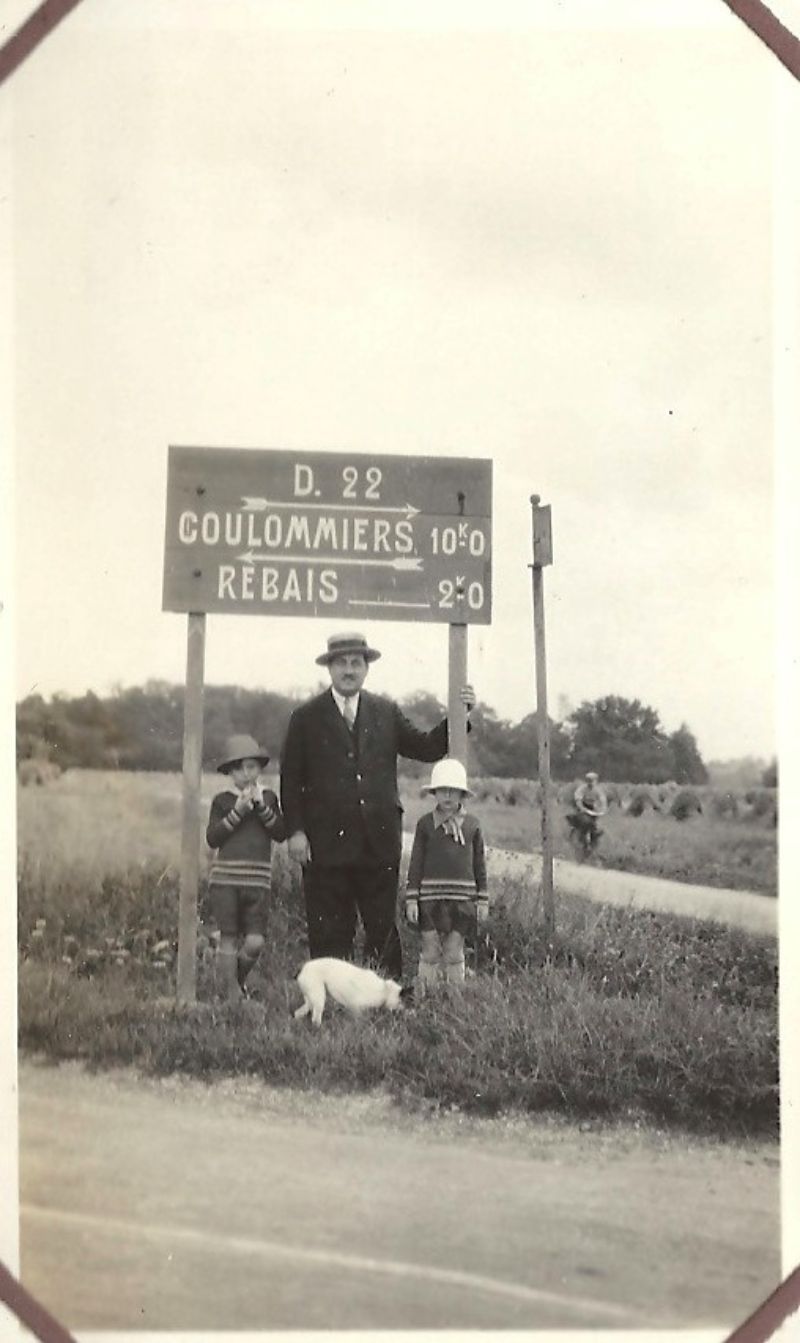 Sign of the Times – 21 Hilarious Vintage Snapshots of People Posing ...