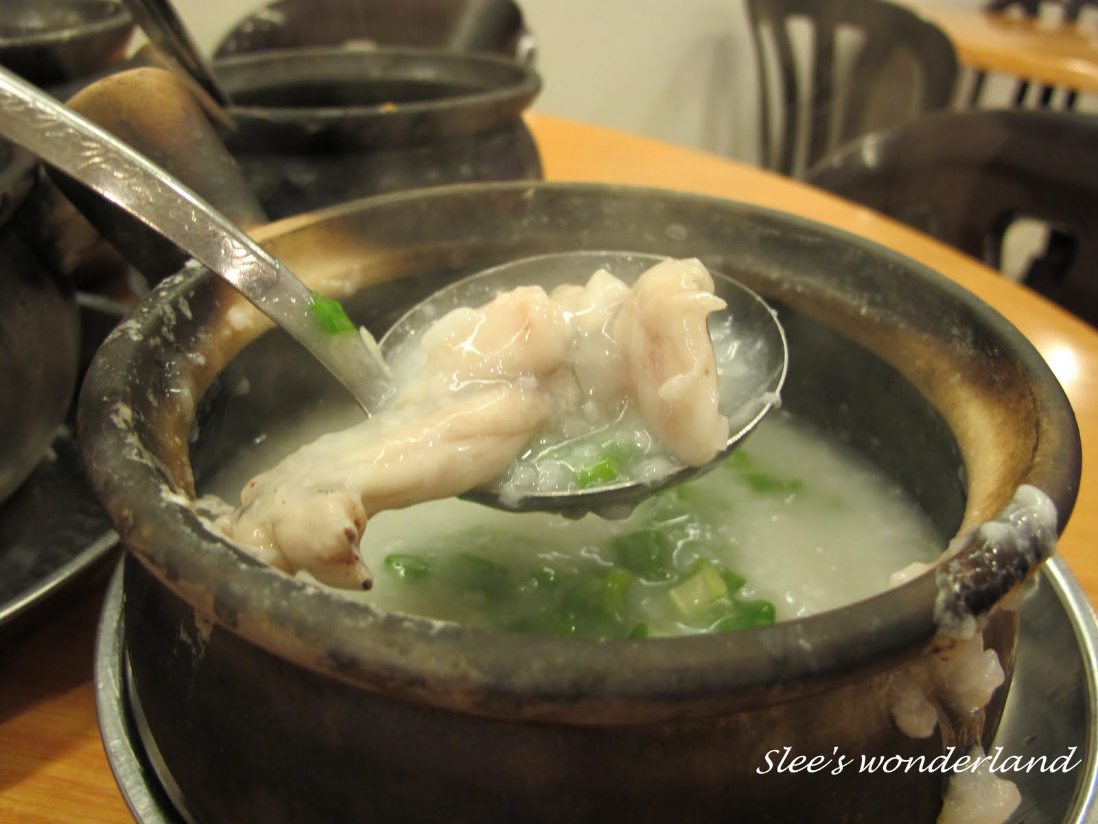 Slee's Wonderland: Geylang Lor 9 frog porridge