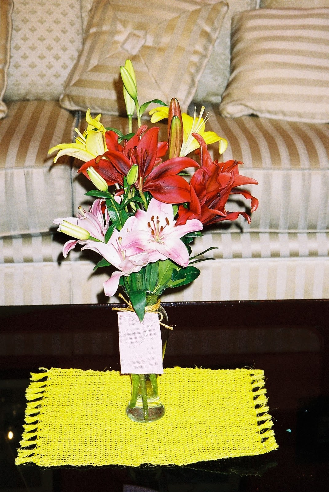 ARREGLOS FLORALES MAGUI: FLORERO VIDRIO CHICO CON LILIES