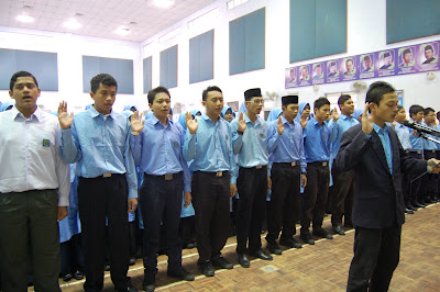 SMK DATO' MAHMUD MAT: Majlis Pelantikan Pengawas Sekolah, Pengawas ...