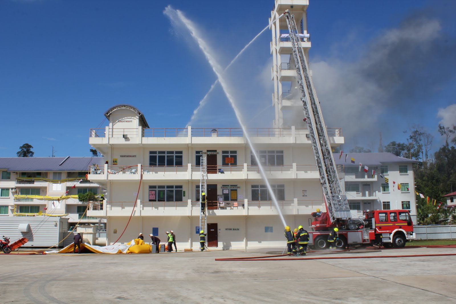 Brunei Fire&Rescue Department Appliances: Brunei Fire and Rescue ...