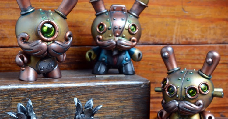 Custom Dunnys & Mechtorian Pins by Doktor A for #DesignerCon (Booth #114)