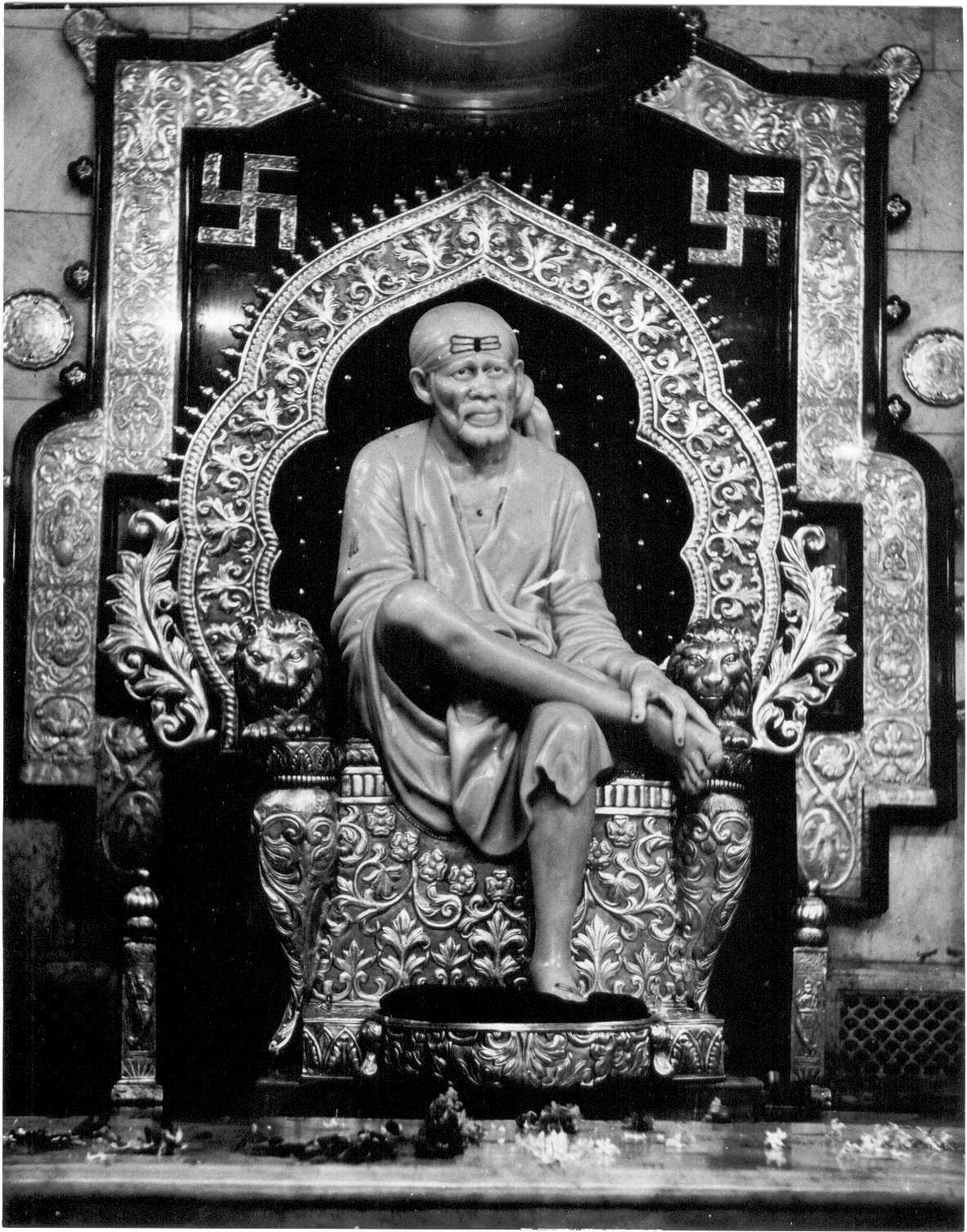 SHIRDI SAI - MY REFUGE: Shirdi Sai Baba Statue in Samadhi Mandir