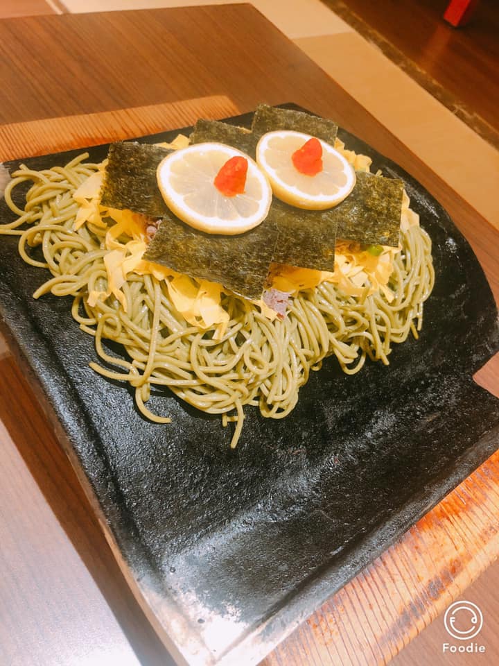 Kawara Soba โซบะย่างบนกระเบื้องหลังคาร้อนๆ🔥