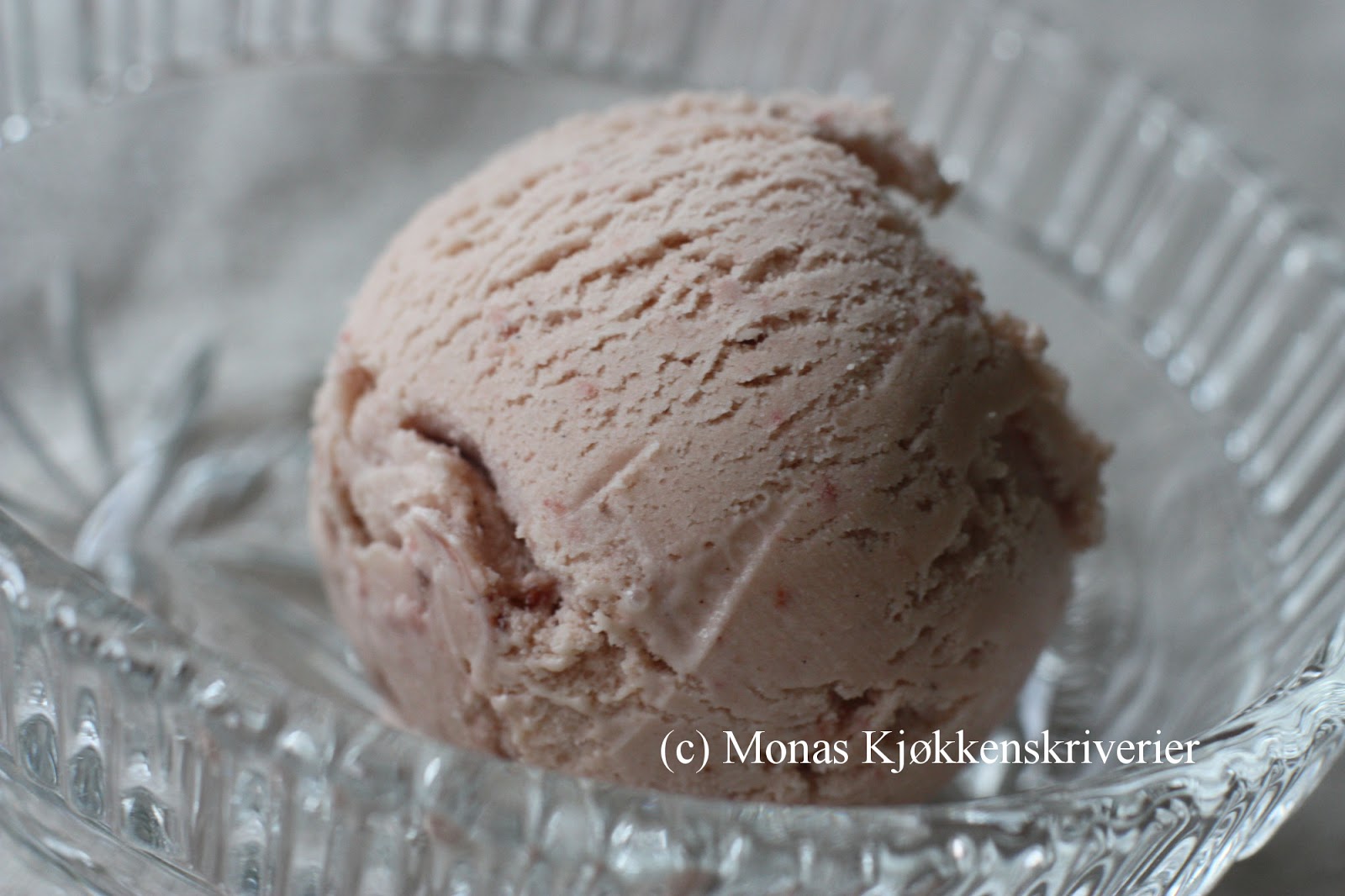 Monas Kjøkkenskriverier: Hjemmelaget iskrem uten iskremmaskin