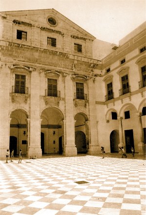 Historia del Cádiz antiguo del siglo XIX y XX: Edificio Valcarcel
