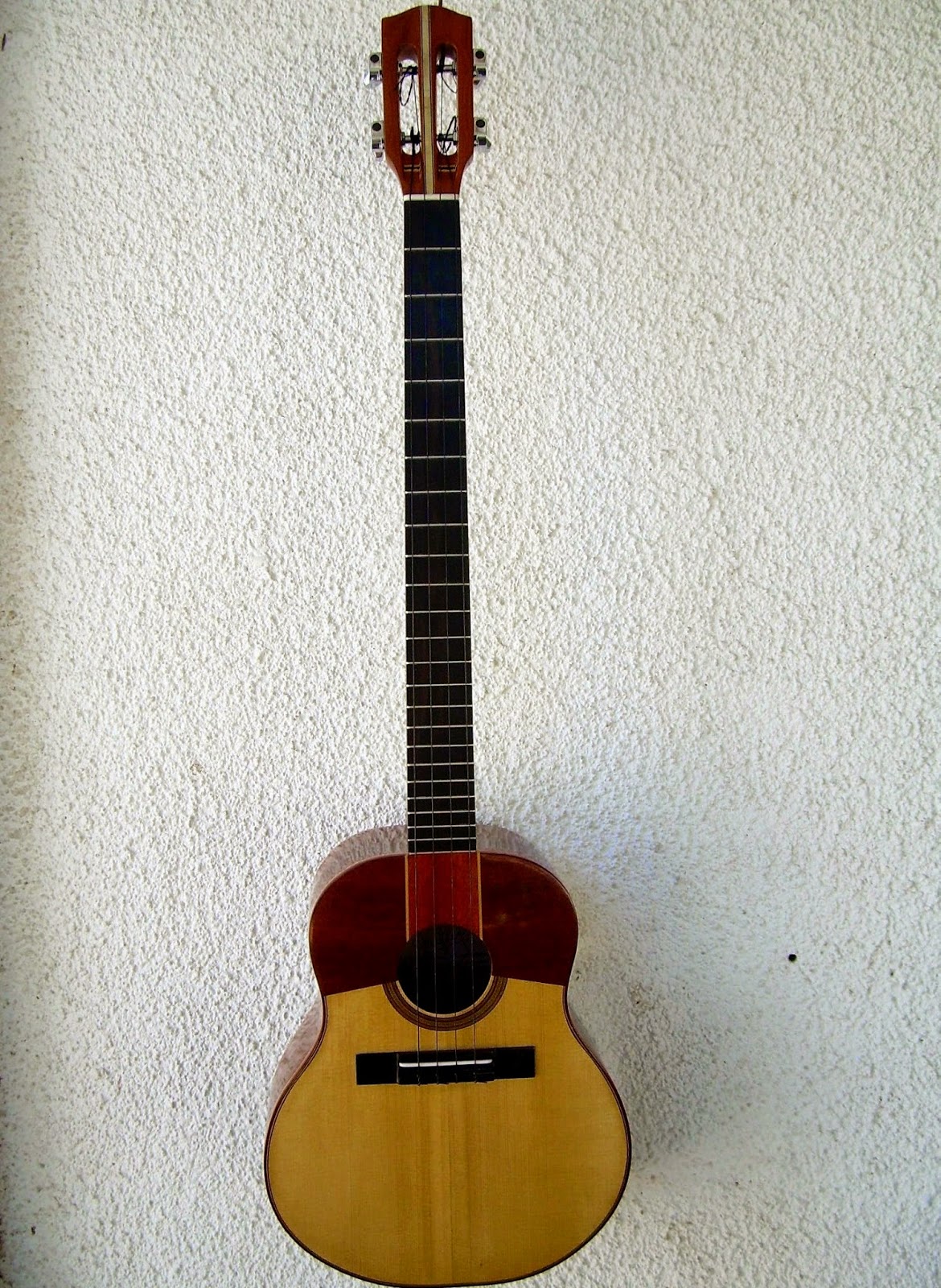 Alfonso Sandoval - Luthier: CUATRO VENEZOLANO
