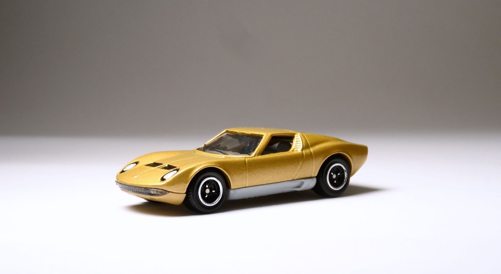 Lamborghini Miura P400 S (Matchbox)