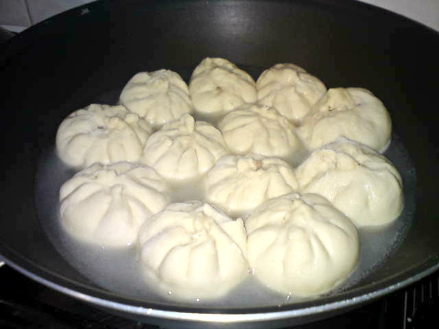 Cooking Pleasure: Pan Fried Steamed Buns [Sui Chern Pau]